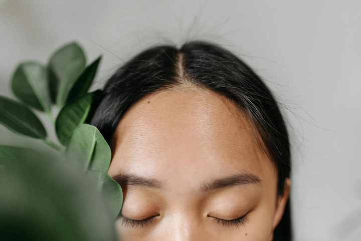 Big Forehead Hairstyles—6 Styles You’ll Love in 2024